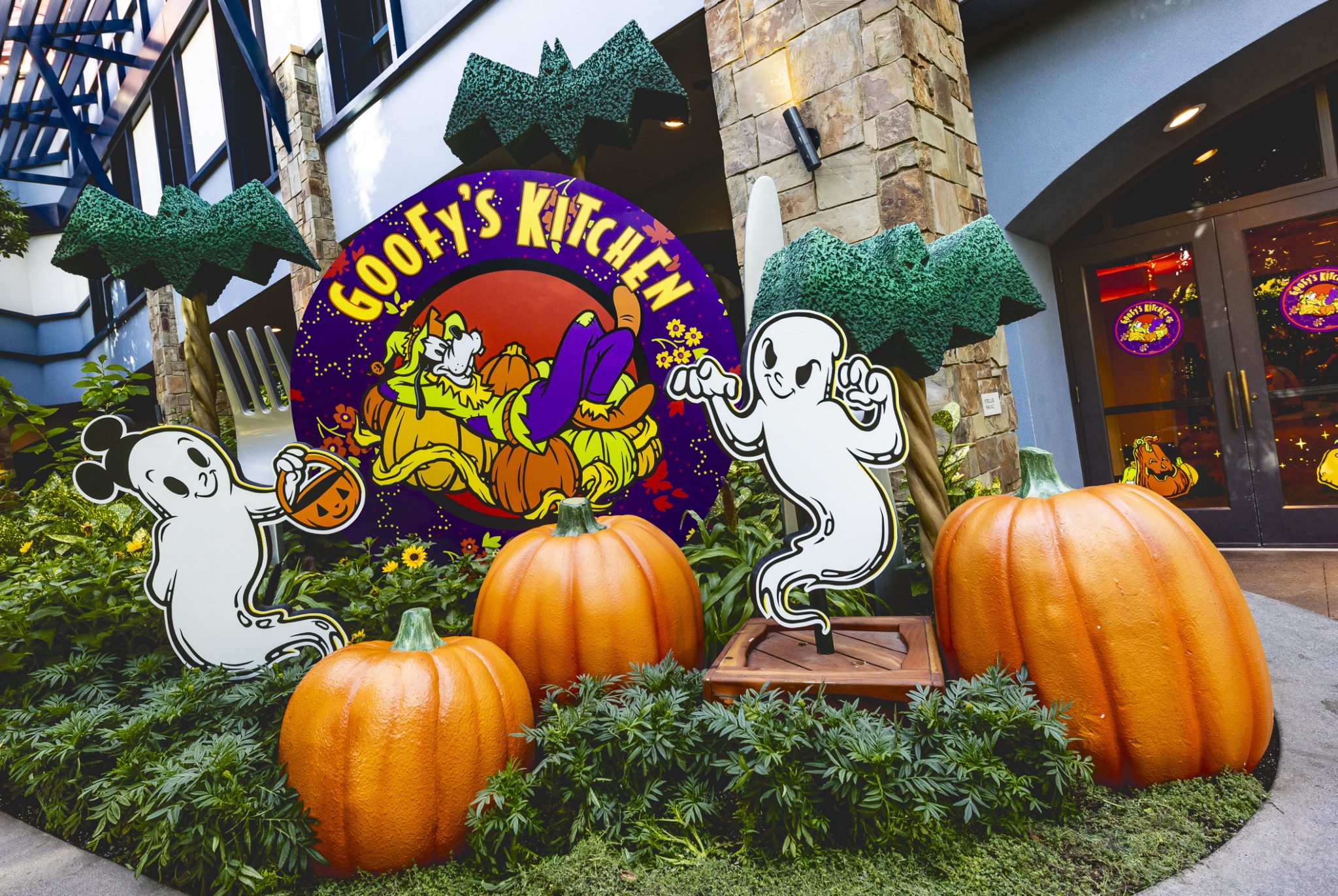 Halloween Themed Character Dining Returning to the Disneyland Resort Hotels